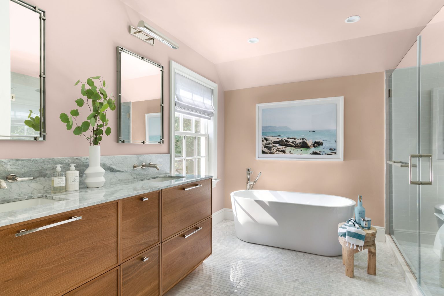 Bold bathroom colour